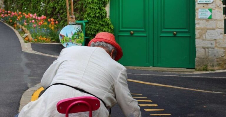 Giverny Village Walking Tour & Skip-the-Line to Monet Garden - Key Points