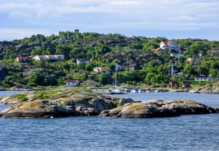 Gothenburg: Archipelago cruise with guide - The Scenic and Educational Value