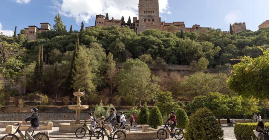 Granada: Albaicin and Sacromonte E-Bike Tour - Discovering Granada’s Oldest Neighborhoods on Two Wheels