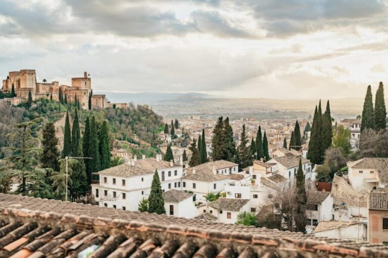 Granada: Albaicín and Sacromonte Guided Sunset Walking Tour - What Makes This Tour Stand Out