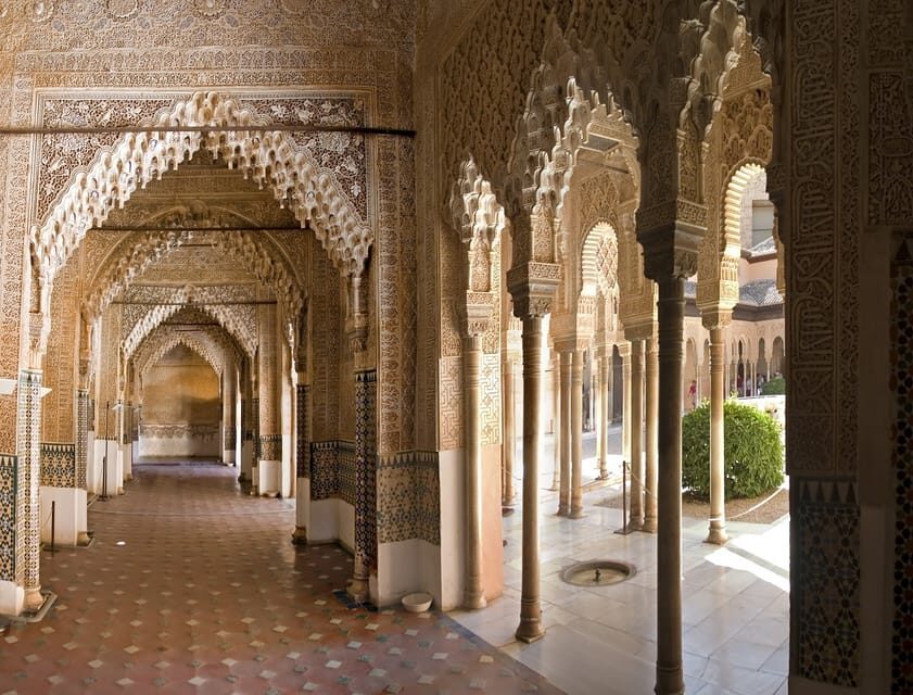 Granada: Alhambra and Albaicín Small Group Tour - Who Should Book This Tour?