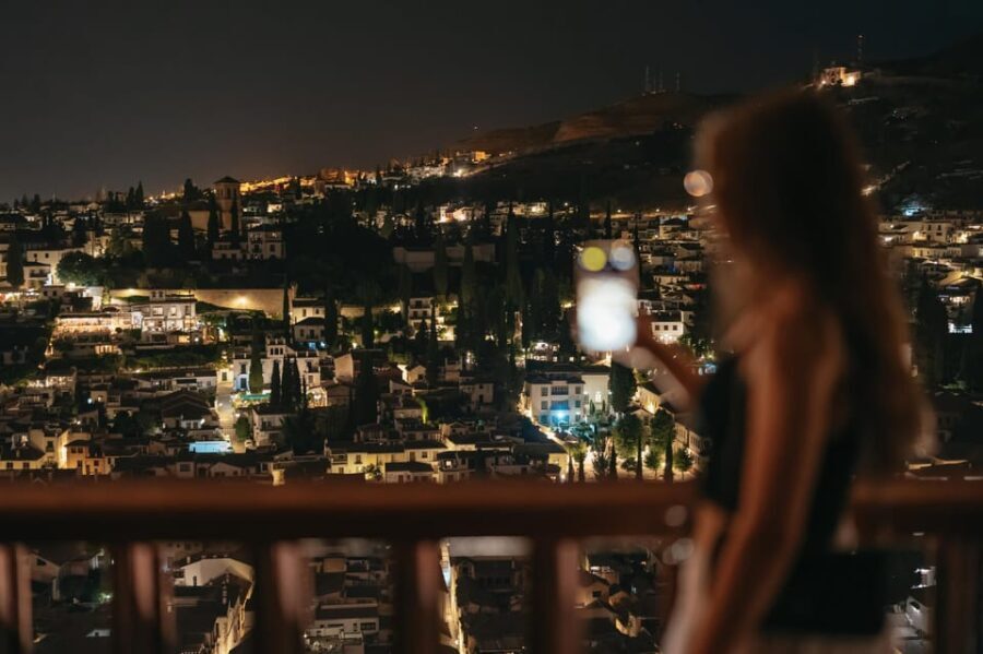 Granada: Alhambra and Nasrid Palaces Guided Tour at Night - In-Depth Breakdown of the Tour Experience