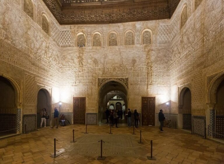 Granada: Alhambra and Nasrid Palaces Private Tour - Why This Tour Works Well for Specific Travelers