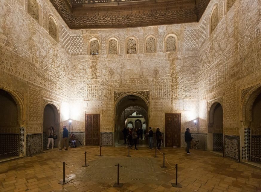 Granada: Alhambra and Nasrid Palaces Private Tour - Why This Tour Works Well for Specific Travelers
