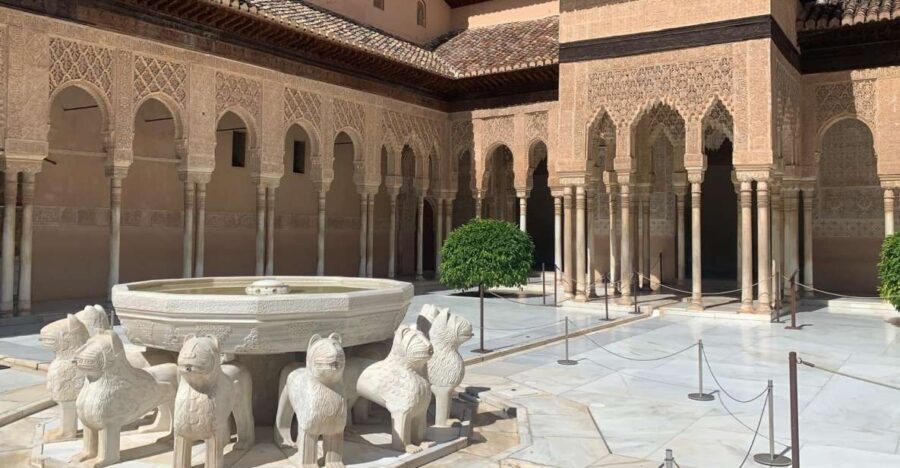 Granada: Alhambra Complex Guided Tour with Ticket - The Experience Itself: Detailed Breakdown