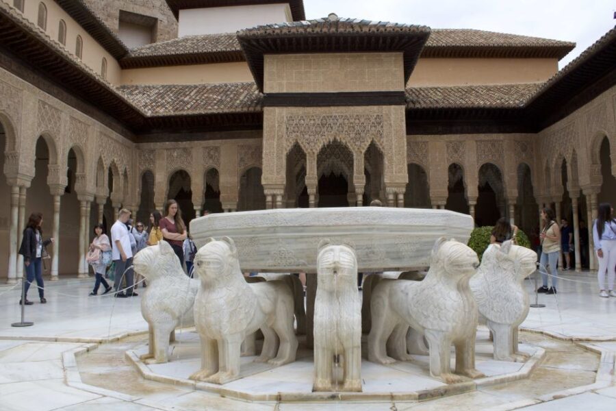 Granada: Alhambra Guided Tour with Nasrid Palaces - Detailed Breakdown of the Itinerary