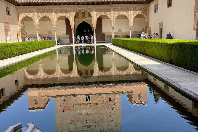 Granada : Private Alhambra Tour + Nazaries Palaces (VIP) - Who Is This Tour Best For?