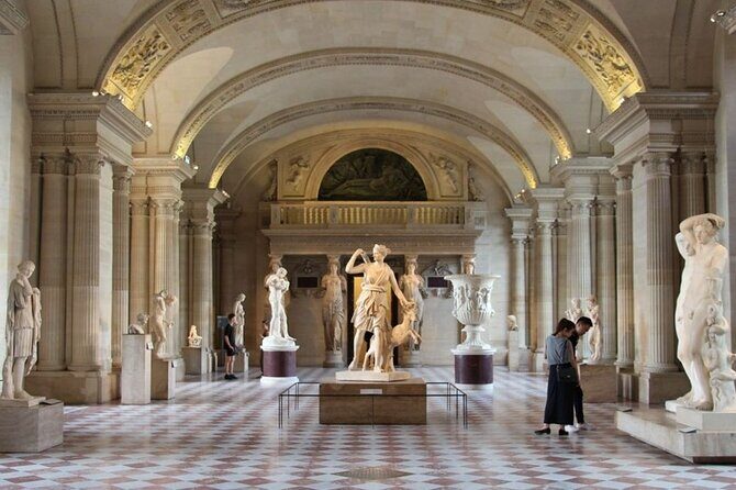 Guided tour of the Louvre Museum with tickets included - The Experience in Practice