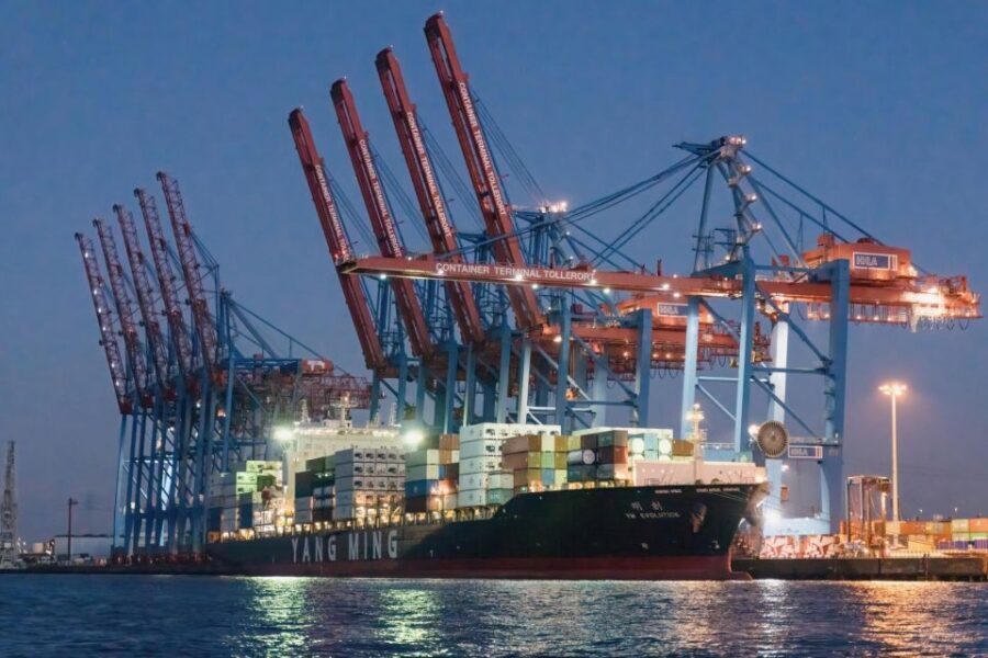 Hamburg: 1.5-Hour Evening Lights Harbour Cruise on a Ship - Why This Cruise Is a Great Choice