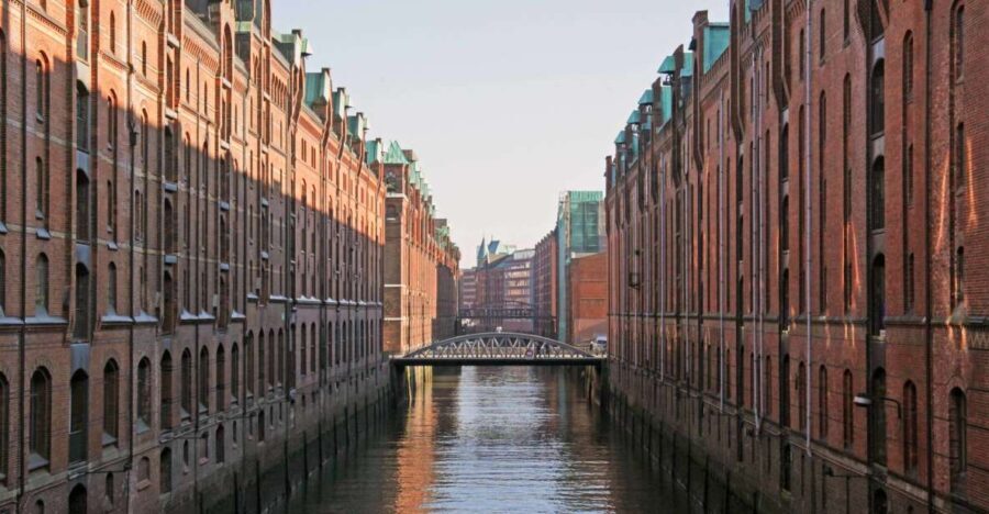 Hamburg: 2.5-Hour Discovery Tour - The Authenticity and Experience