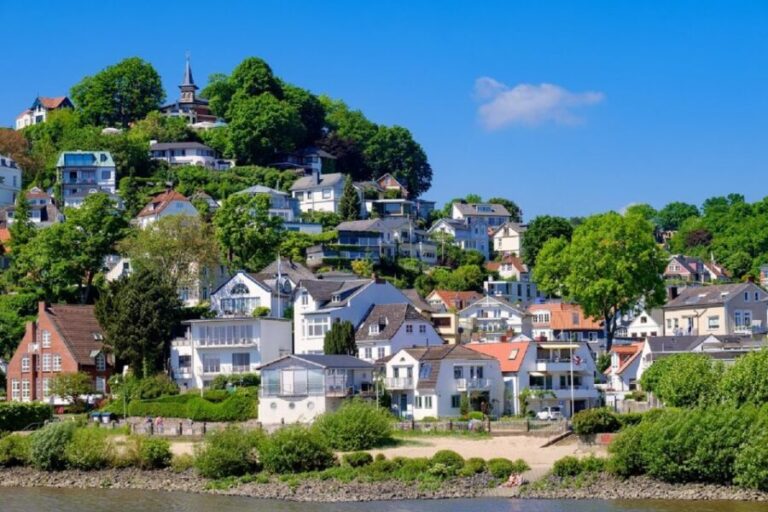 Hamburg: 2-Hour Sightseeing Cruise to Blankenese - An Overview of Hamburg’s Harbor by Boat
