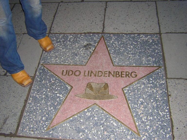 Hamburg: Original Kiez Tour in German with Eddy Kante - Who Should Consider This Tour?