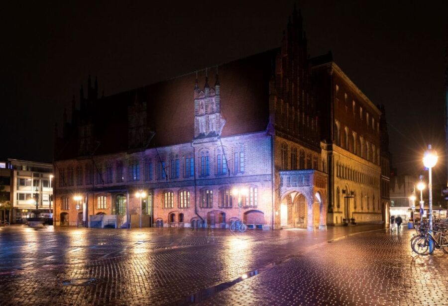 Hanover: Flashlight Guided Walking Tour at Night - Who Should Book This Tour?