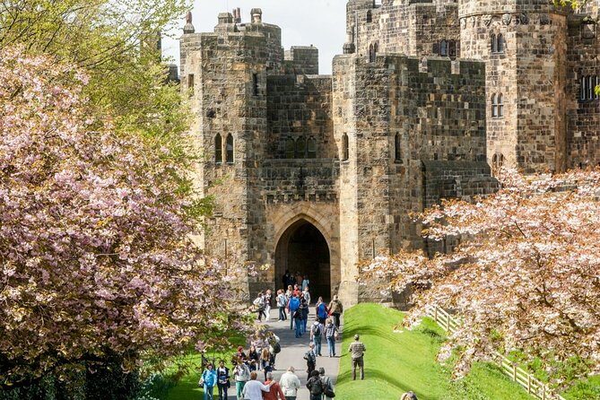 Harry Potter's Alnwick Castle and Scottish Borders Day Trip - Practical Considerations and Tips