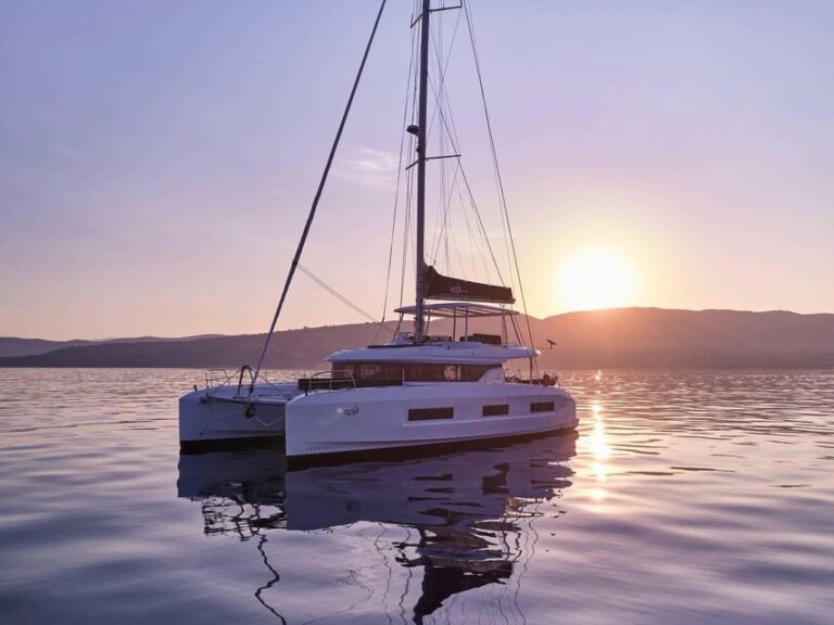 Heraklion: Dia Island Luxury Catamaran Cruise with Meal - The Arrival at Dia Island