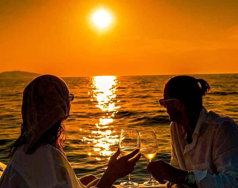 Heraklion: Dia Island Sunset Boat Tour with Dinner - Dining on Board: Authentic Greek Flavors & Unlimited Drinks