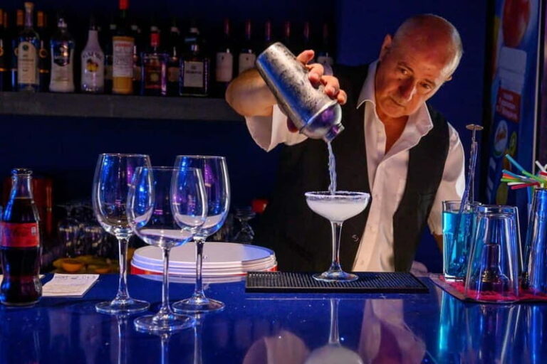 Hersonissos: Spectacular Dinner Show Ticket - Who Will Love This Experience?