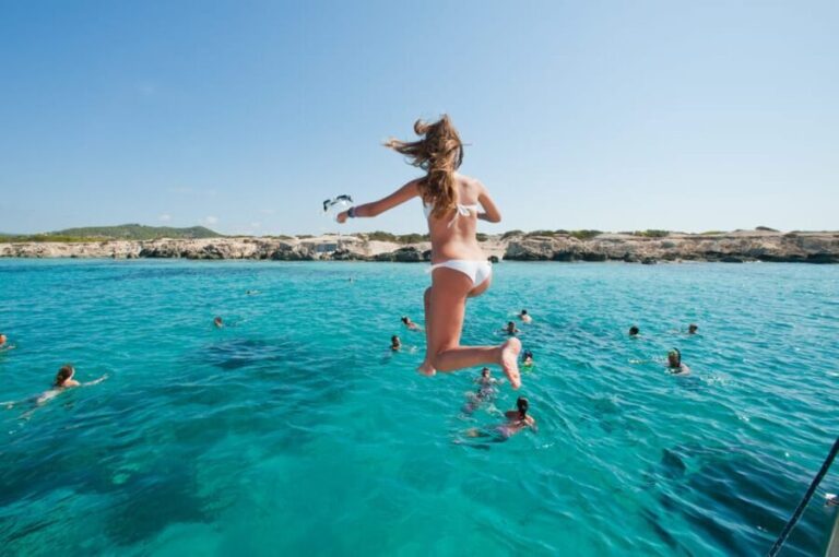 Ibiza: Catamaran Cruise to Formentera with Meal and Drinks - Practical Details and What to Expect