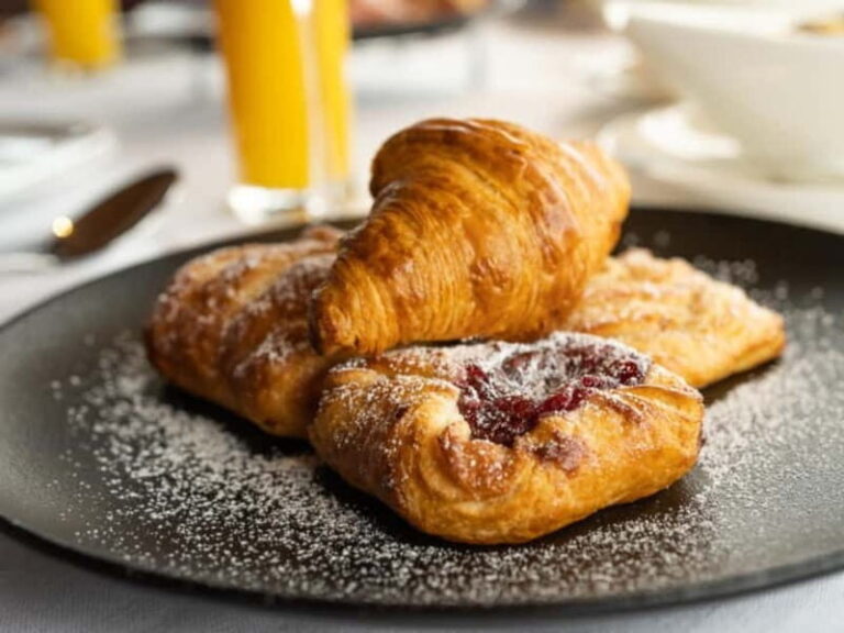 Innsbruck: Breakfast with Prosecco and Panoramic Views - The Breakfast Spread: Local Flavors and Comfort