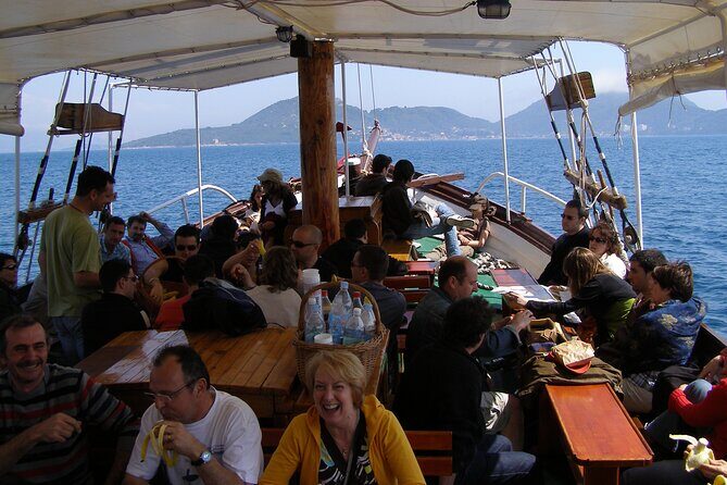 Island Hopping & City Walls Cruise with Food and Open Bar - Food, Drinks, and Onboard Comfort