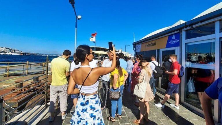 Istanbul: Asian Side Walking Tour with Ferry Ride - The Hidden Charm of Kadköy and the Asian Side