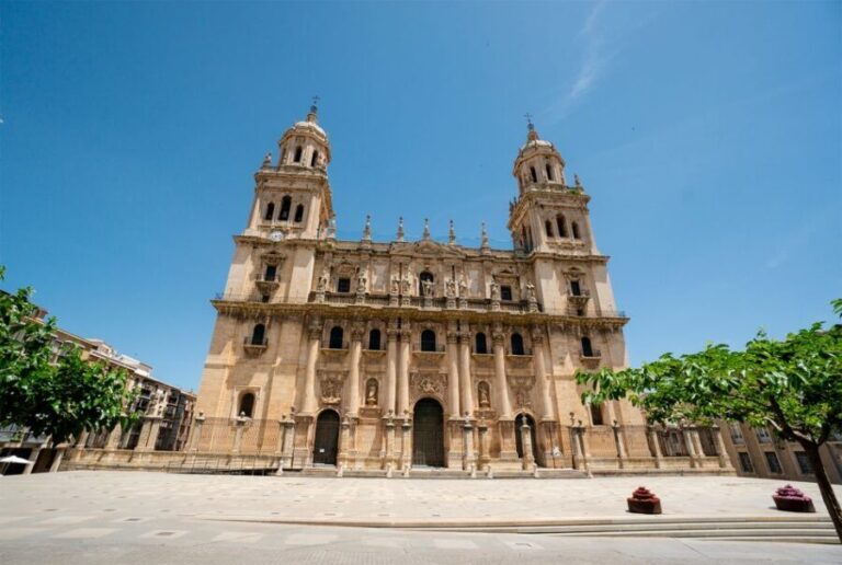 Jaén: 3-hour tour, Cathedral, Jewish Quarter and Arab Baths - The Villardompardo Palace and the Arab Baths