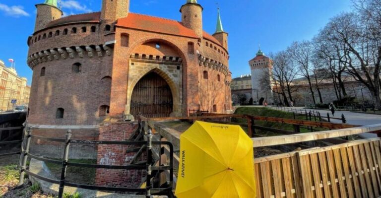 Kraków: Old Town & Wawel Castle Walking Tour in English - The Sum Up