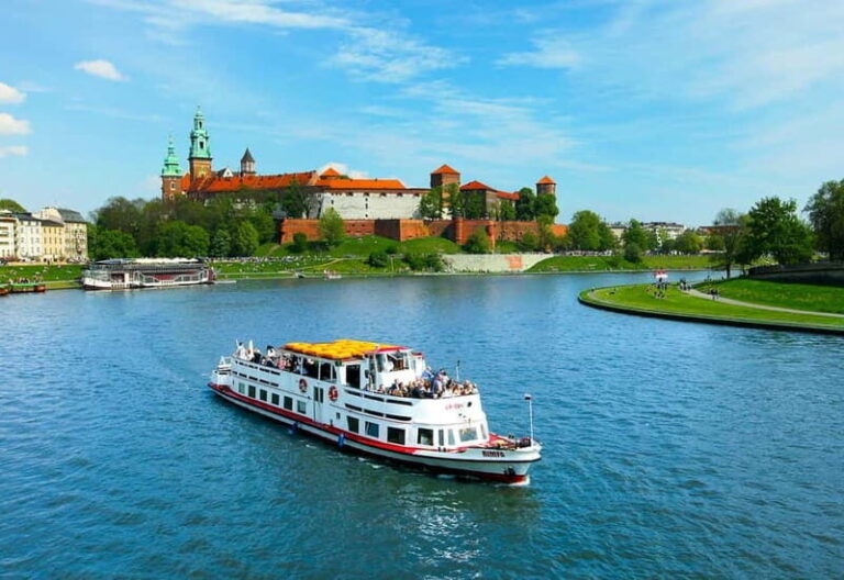 Krakow: Vistula River Sightseeing Cruise with Audio Guide - The Experience from a Traveler’s Perspective