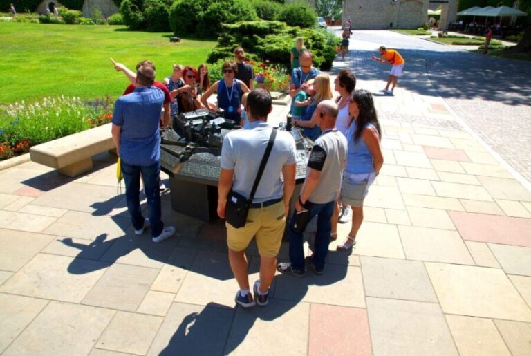 Krakow: Wawel Castle Guided Tour with Entry Tickets - What To Expect on Your Visit