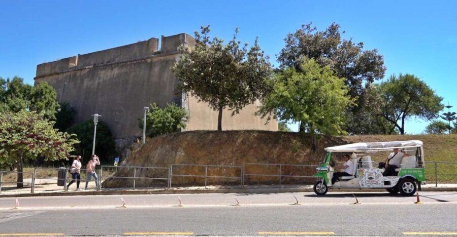 Lagos: Old Town, New Town, and Beaches Tuk Tuk Tour - What to Expect: A Deep Dive into the Itinerary