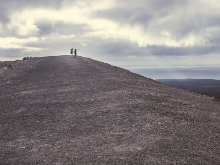 Lanzarote: Timanfaya Natural Park Trekking Tour - The Experience and Atmosphere