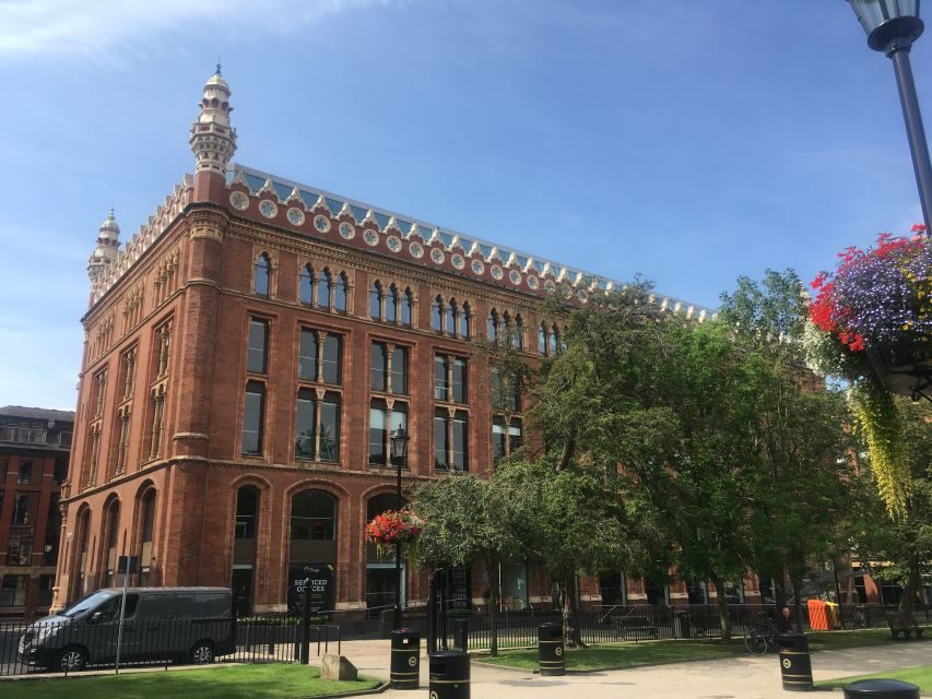 Leeds: 2-Hour Highlights Walking Tour - Exploring Leeds in Depth: What to Expect