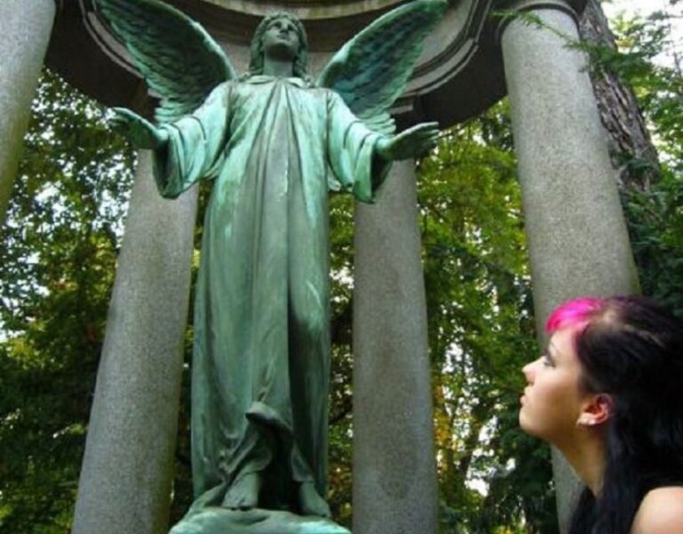 Leipzig: Guided Tour of the Southern Cemetery - What to Expect from the Tour