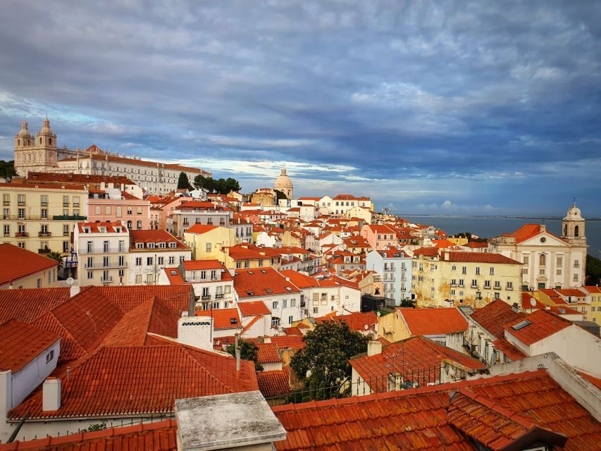 Lisbon: Old Town TukTuk Tour and Scenic Viewpoints in Alfama - The Guides: Knowledge and Charm