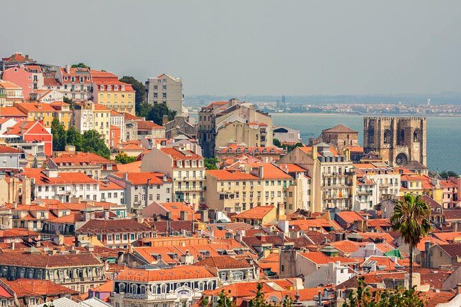 Lisbon Private Driver and Customizable Tour - The Guides: Knowledgeable, Attentive, and Local