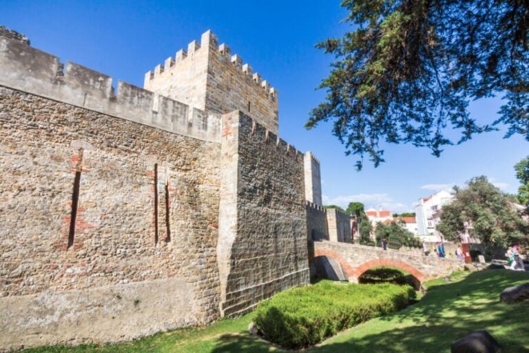 Lisbon: Sao Jorge Castle Skip-the-Line Ticket with Guide - Why Guides Make a Difference