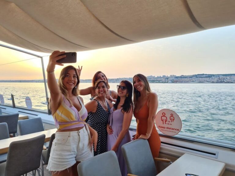 Lisbon: Sunset Cruise with Welcome Drink and Snacks - The Itinerary: Sightseeing with a Sunset Twist