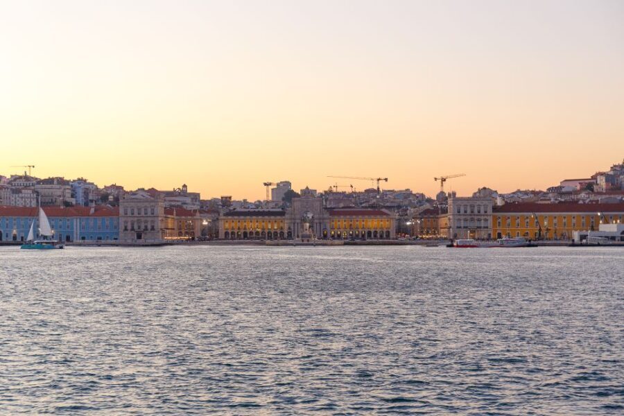 Lisbon: Tagus River Sunset Tour with Snacks and Drink - Who This Tour Is Best For