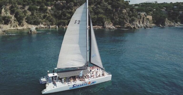 Lloret de Mar: Sunset Catamaran Cruise with DJ and Drinks - The Vibe: Music, Drinks, and Good Times