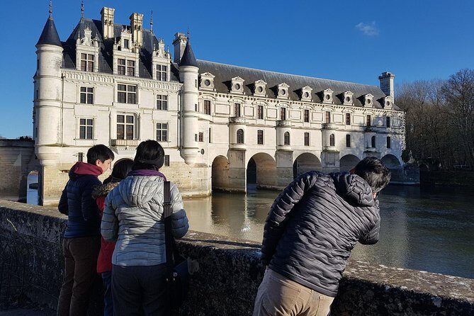 Loire Valley Day Tour Chambord and Chenonceau plus Lunch at a Private Castle - Guides: The Heart of the Experience