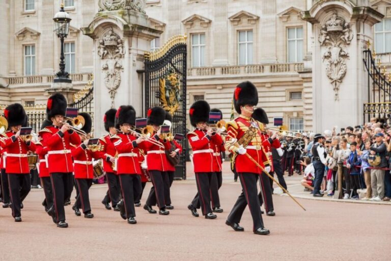 London: Buckingham Palace Entry & Changing of the Guard Tour - What to Expect From the Experience