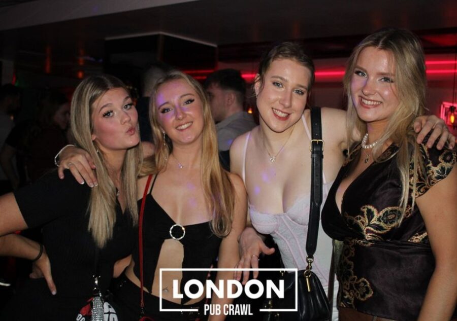 London: Central London Pub Crawl with Drink Deals - What to Expect on the Tour