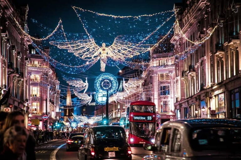 London Christmas Lights Tour by Vintage Bus Open Top - The Authentic Holiday Vibe
