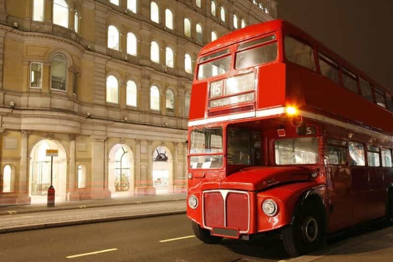 London: Christmas Lights Tour by Vintage Double-Decker Bus - The Highlights of the Tour