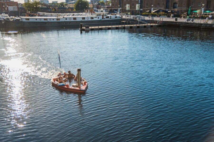 London: Hot Tub Boat Guided Historical Docklands Cruise - An In-Depth Look at the Hot Tub Docklands Experience