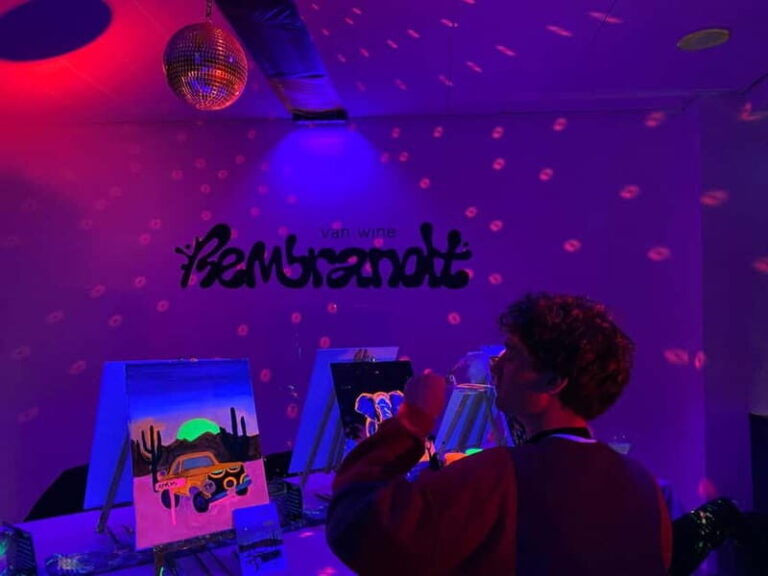 London: Paint and Sip in the Dark with Bottomless Drinks - Who Will Love This Experience?
