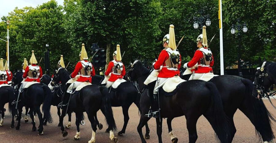 London: Palaces and Parliament Walking Tour - The Guide and Group Size