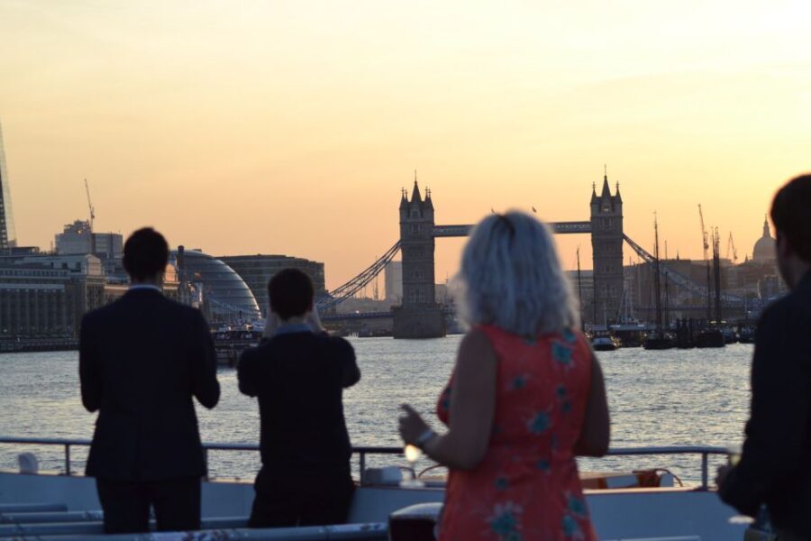 London: River Thames Evening Cruise with Bubbly and Canapés - The Entertainment and Atmosphere