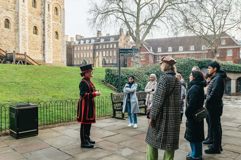 London: Tower of London Early Access w/ Beefeater and Jewels - The Guided Tour Experience
