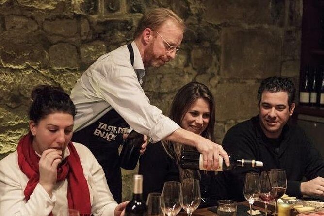 Louvre Masterpieces Express Guided Tour & French Wine Tasting - Walking the itinerary in detail